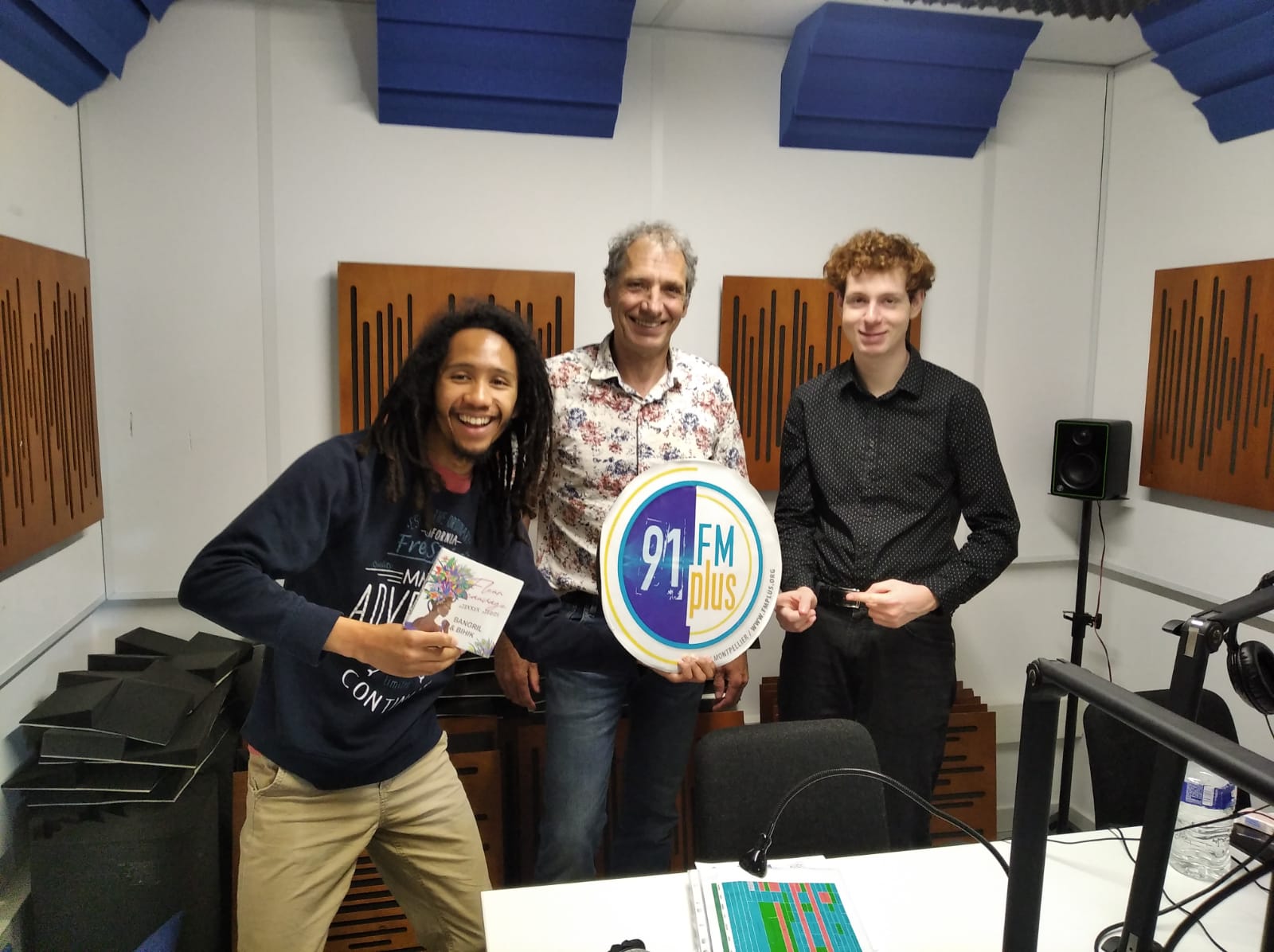 Matinale de FM Plus 9h-10h45 : Le chanteur Bangril nous présente Fleur Sauvage avec Aliénor ...